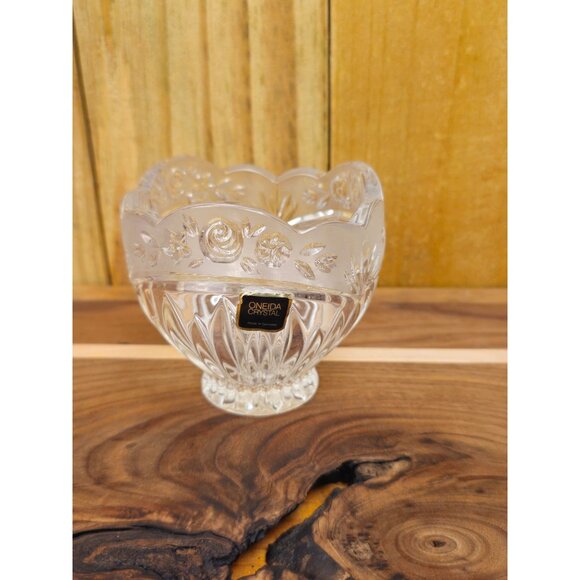 Oneida | Dining | Oneida Crystal Scalloped Edge Bowl With Floral Design ...